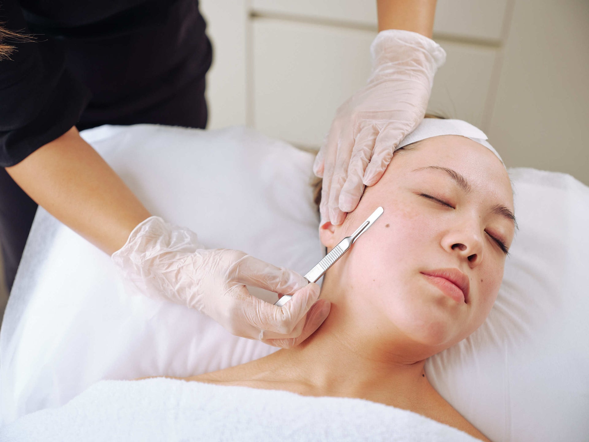 Epiblading & Dermaplaning Treatments | Clinica Lase